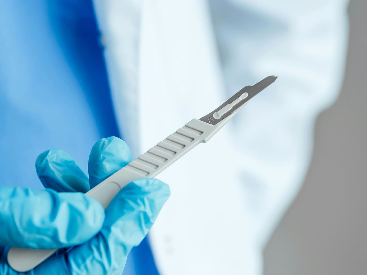 めっきがもたらす医療機器の耐久性向上と衛生面改善のメリット - 藤田化工（株）